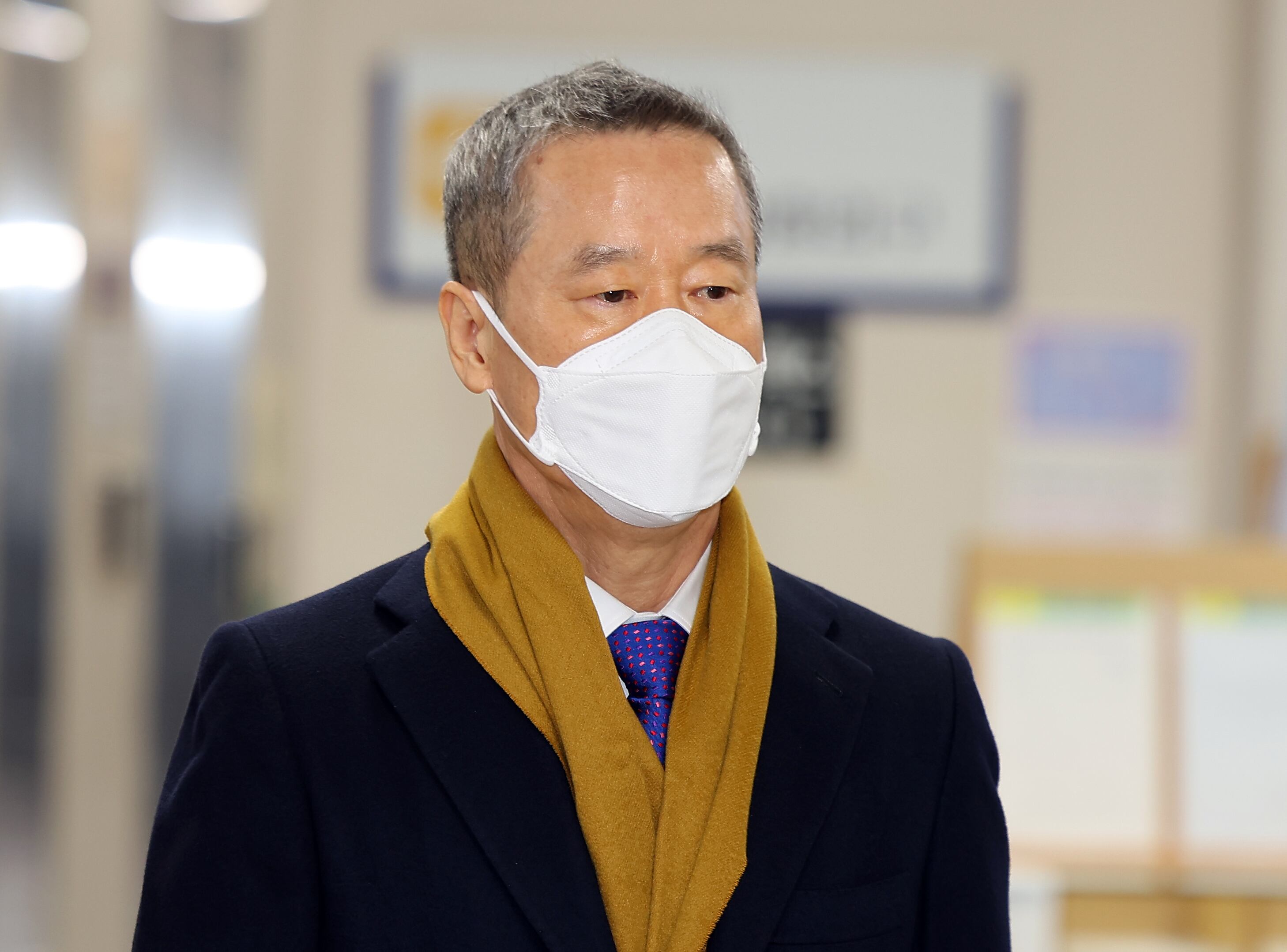 Prosecutors seek six-month term for Hong Seon-geun