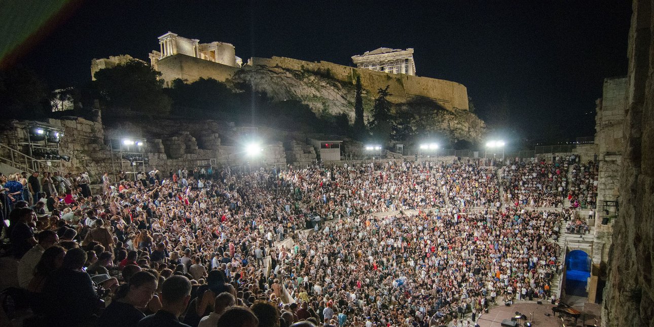 Φωτογραφίες από τη μαγική βραδιά στο Ηρώδειο για τον Μάνο Χατζιδάκι ...