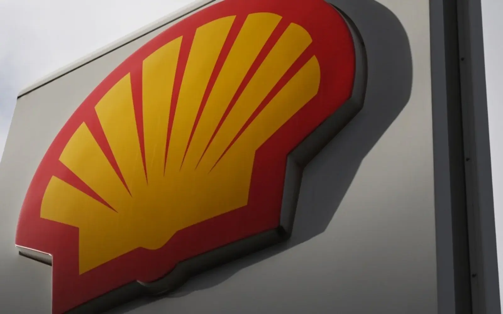 Shell’s quarterly net profit jumps 19% as war fuels oil prices