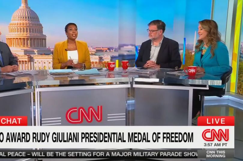 CNN anchor halts show live on air to issue brutal 'President Trump is ...