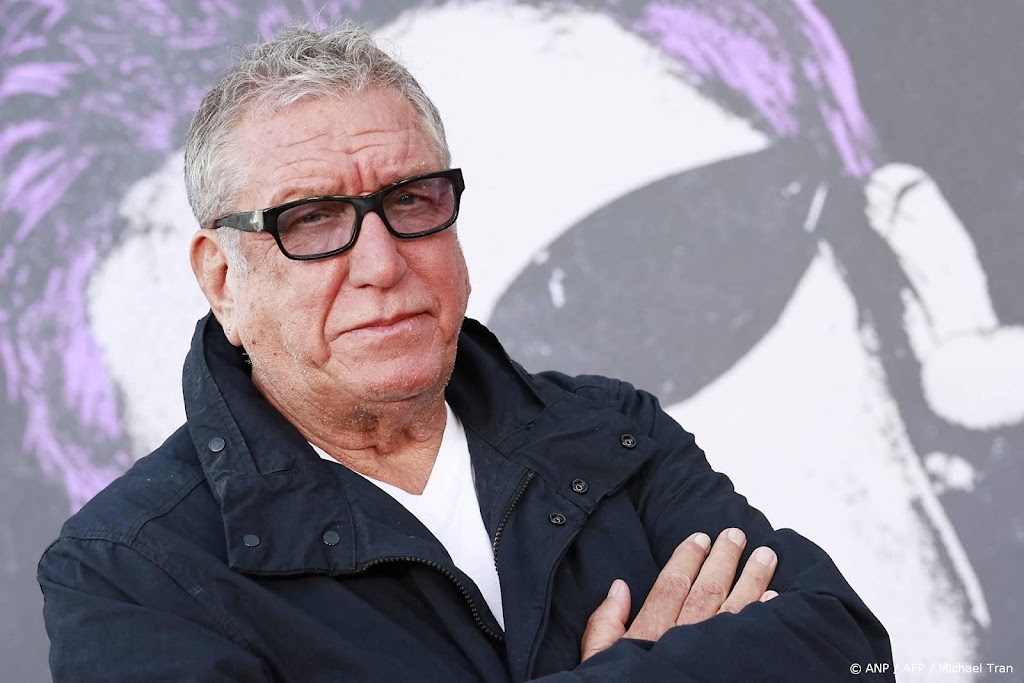 Sex Pistols stellen tournee uit door gebroken pols Steve Jones