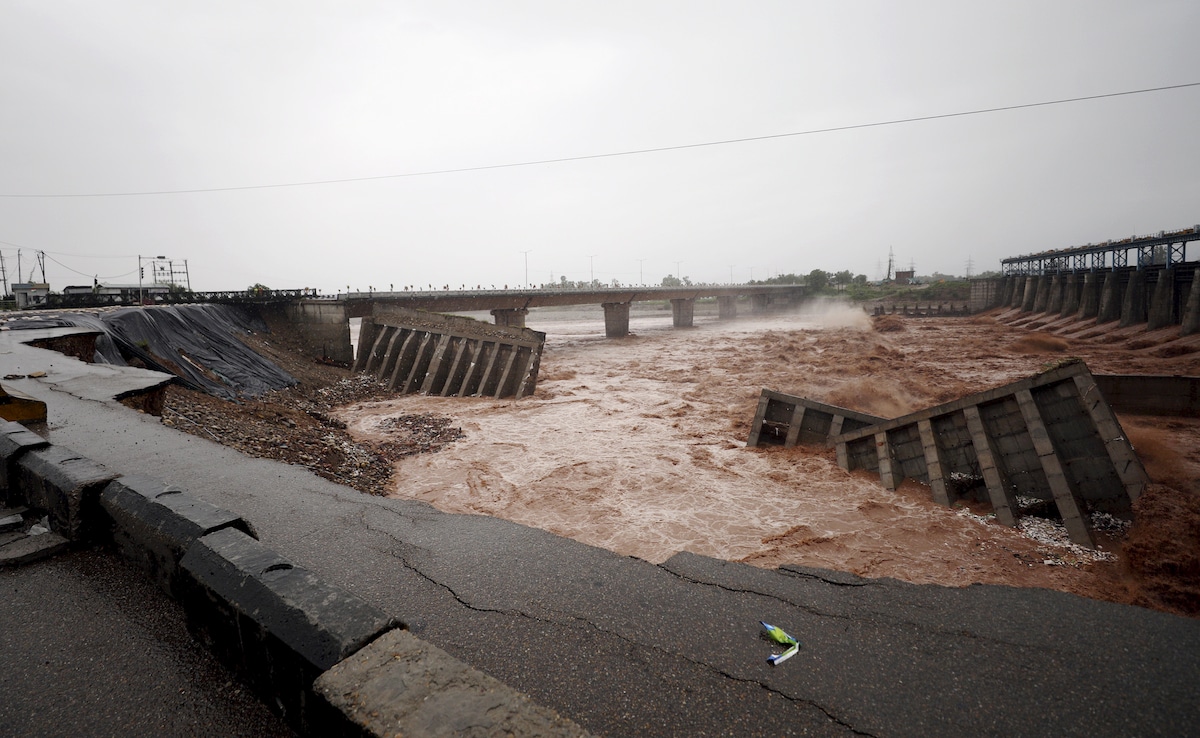 Landslides, Heavy Rain Block Key Roads In J&K, Many Villages Flooded