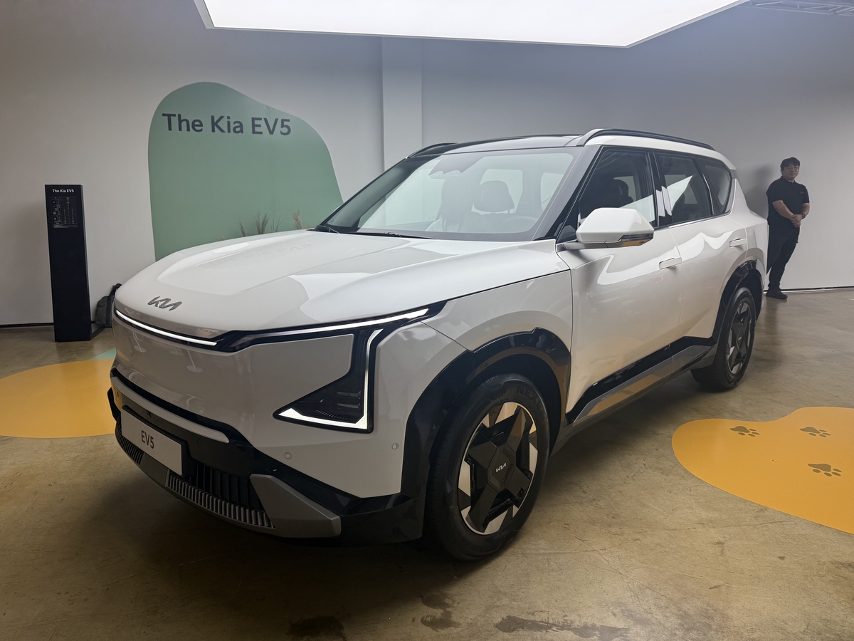 ‘캐즘’ 넘어 선택 폭 확대… 기아, 준중형 전기 SUV ‘EV5’ 계약개시