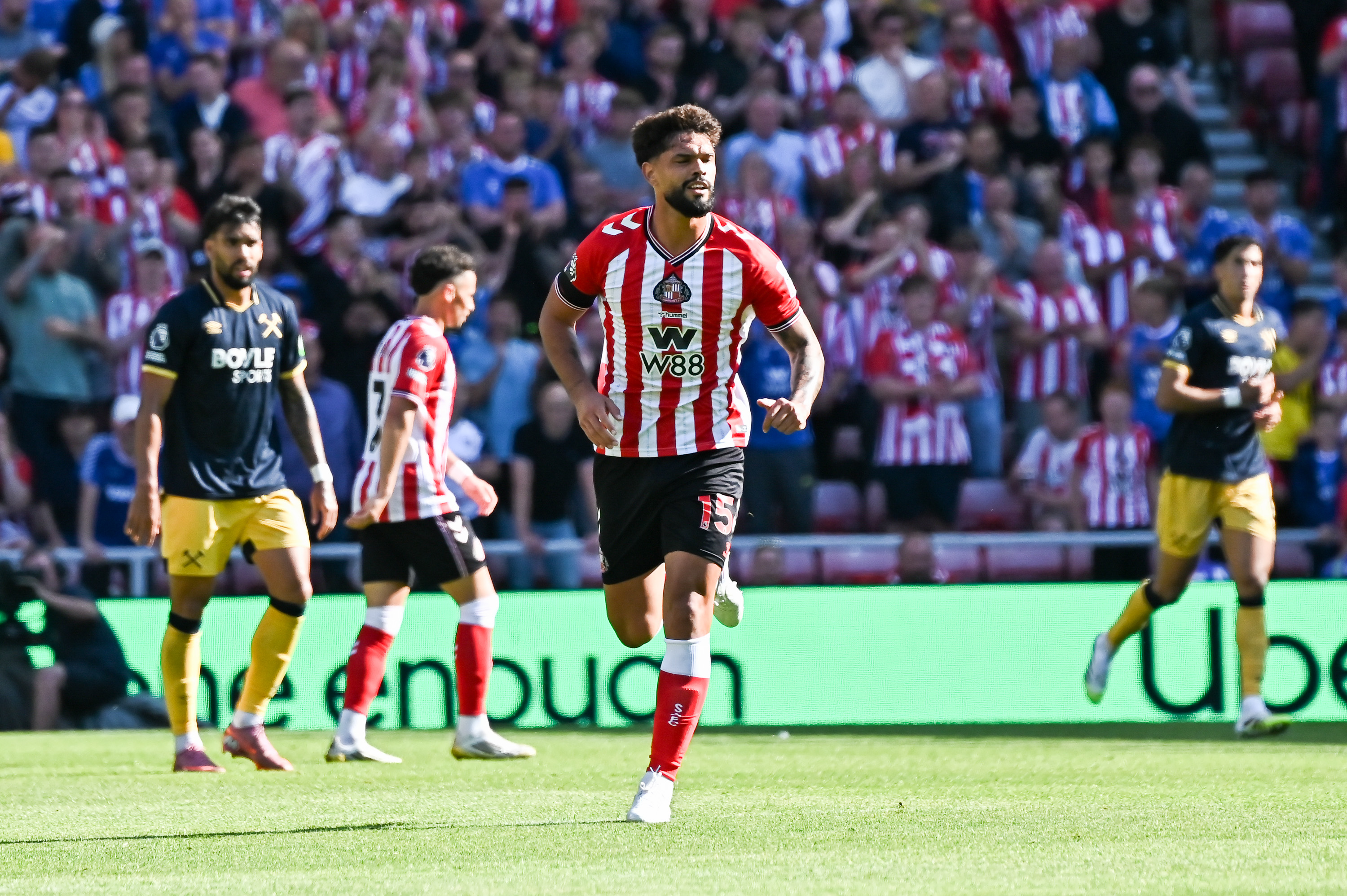 Régis Le Bris explains Omar Alderete latest in Sunderland team news ...