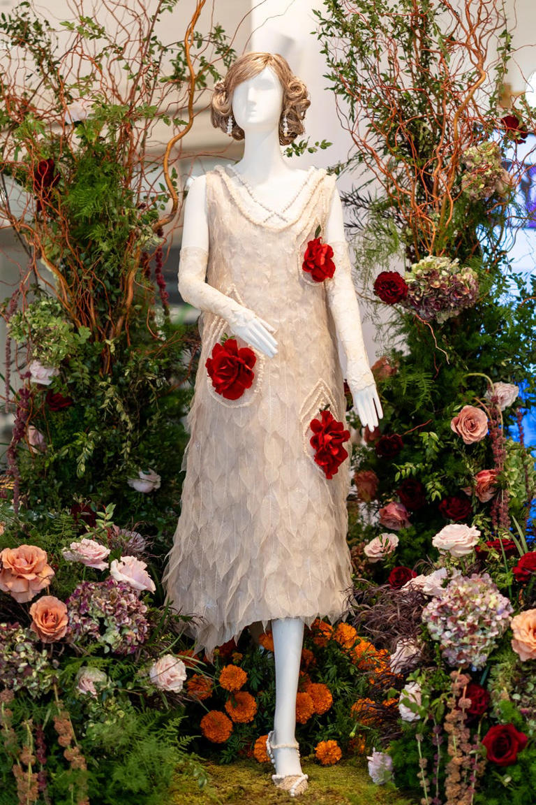 Marvel at floral Downton Abbey mannequins at this new Kew Gardens ...