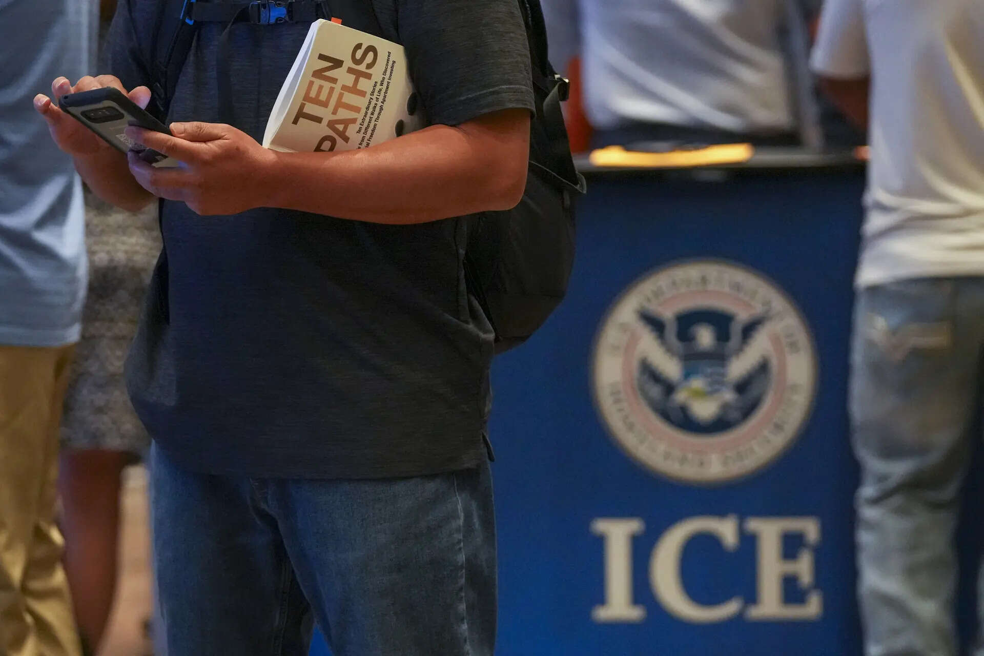 Citizens are tracking ICE in real time to warn migrants. Is that legal?