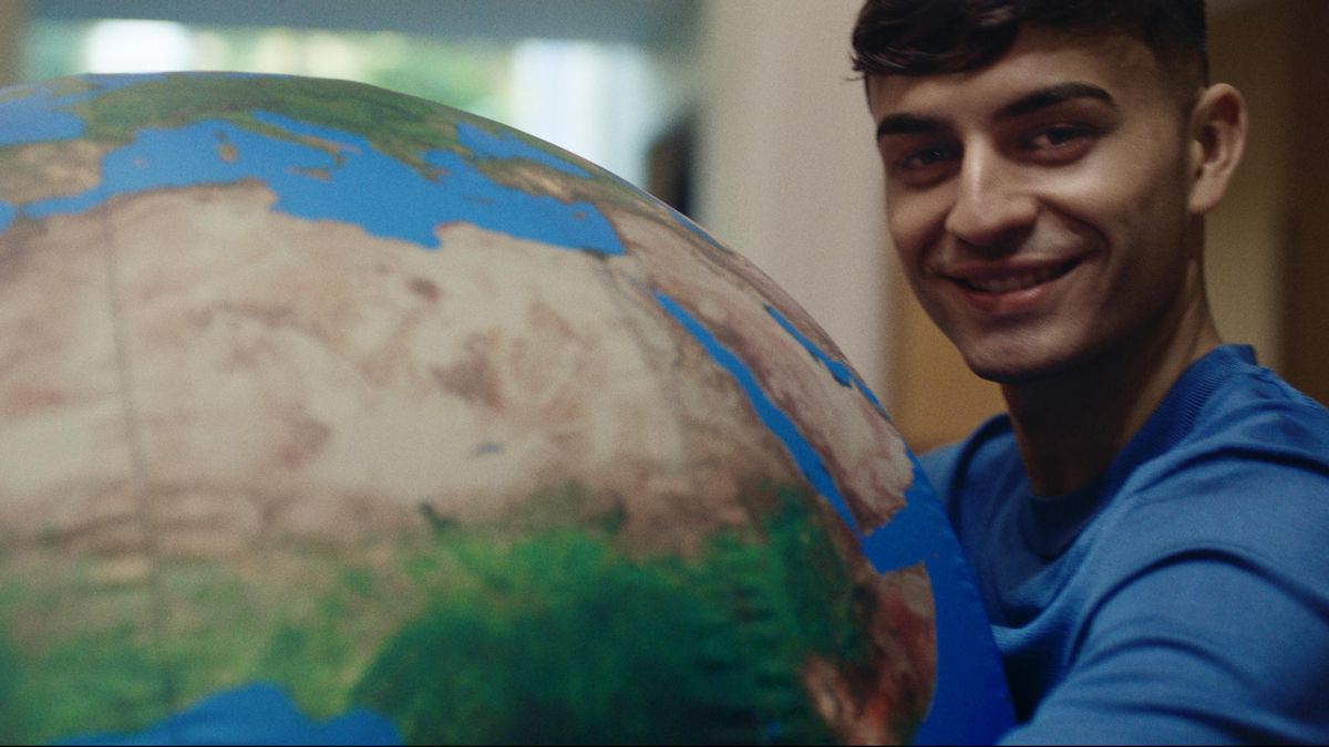 Pedri, Andrea Medina, Celia Martínez y David Rosa juegan juntos para impulsar un futuro mejor en ...