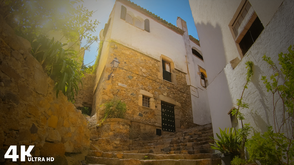 Tour a pie por el casco histórico y la fortaleza de Tossa de Mar ...