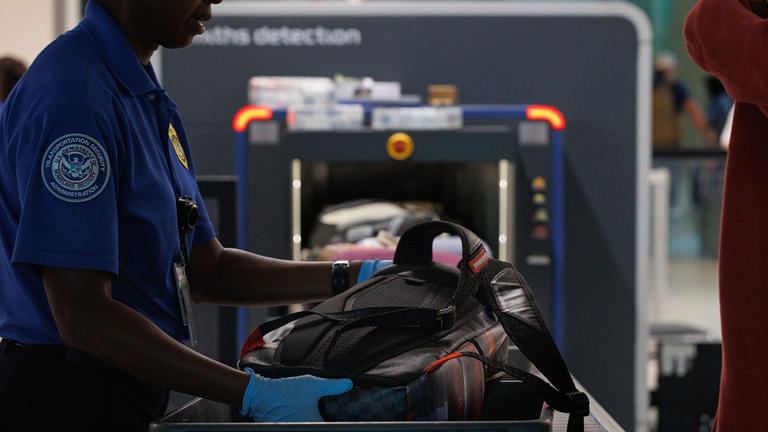 TSA screens record number of travelers over Labor Day weekend as air ...