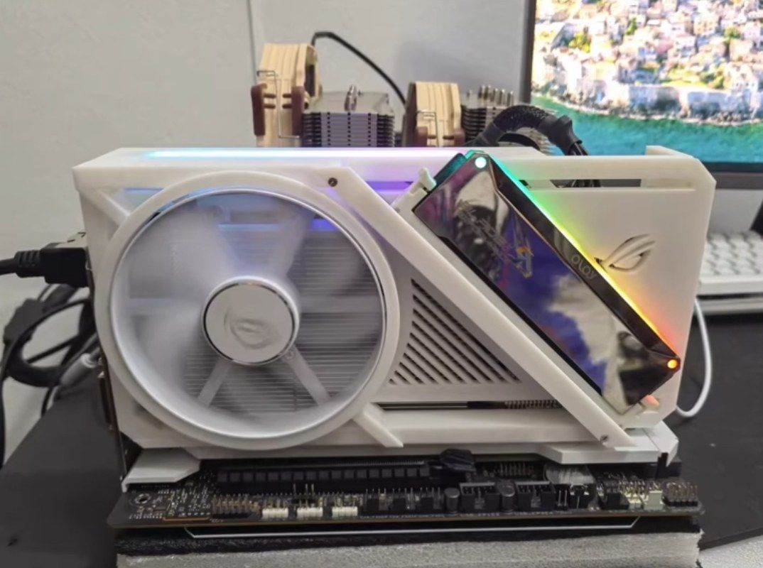 Making a 3D-printed custom GPU fan shroud with a DDR5 slot doesn't let ...