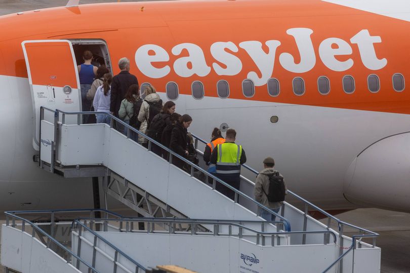 easyJet passengers stunned as man makes marriage proposal outside plane ...