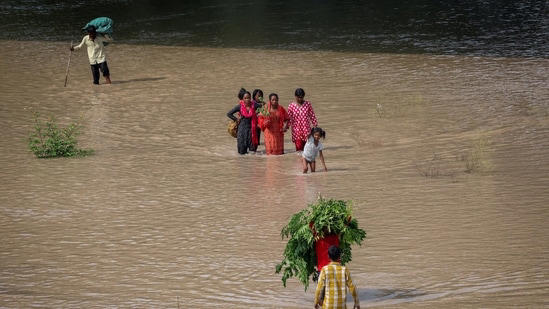 Weather today LIVE: Parts of Noida flooded, people take refuge in tents ...