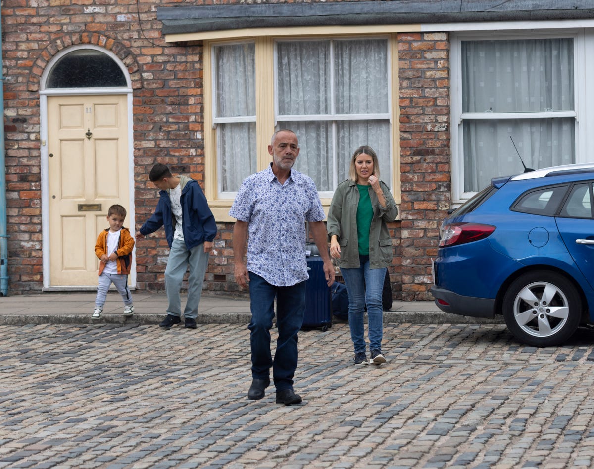 Coronation Street to finally expose Carl Webster's dangerous secret