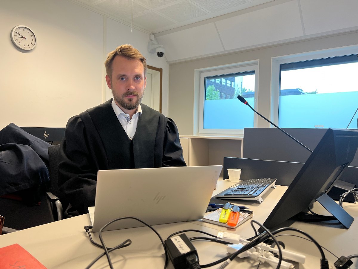 Forlenget varetekt for seriekriminell 17-åring