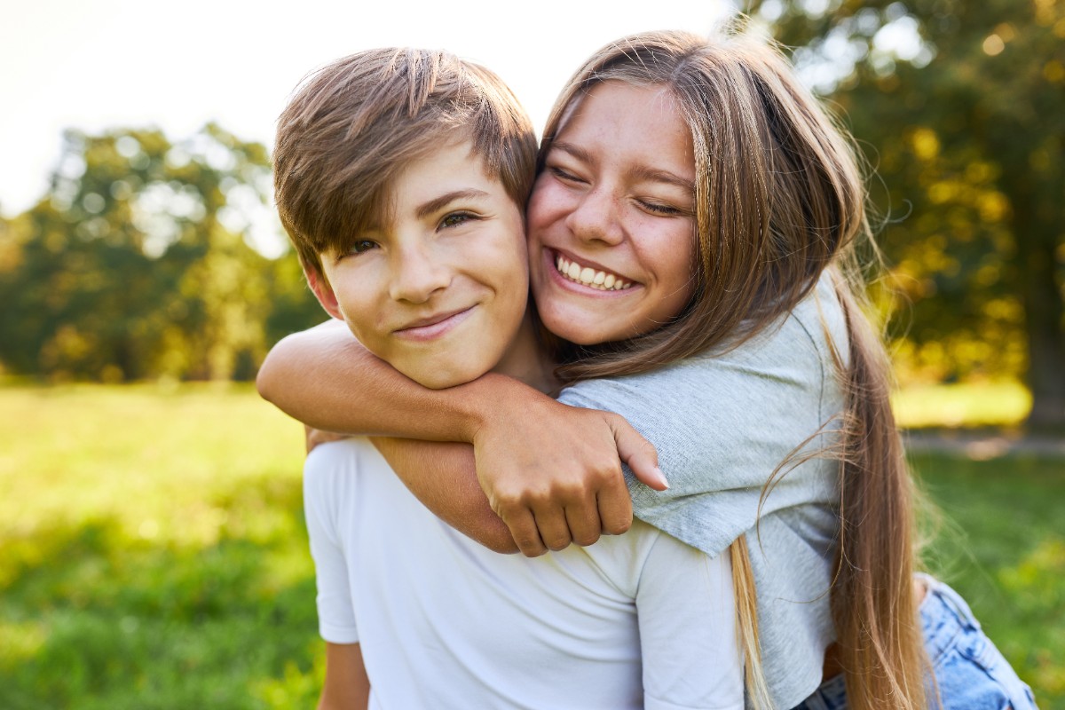 10 Everyday Habits That Quietly Push Siblings Apart