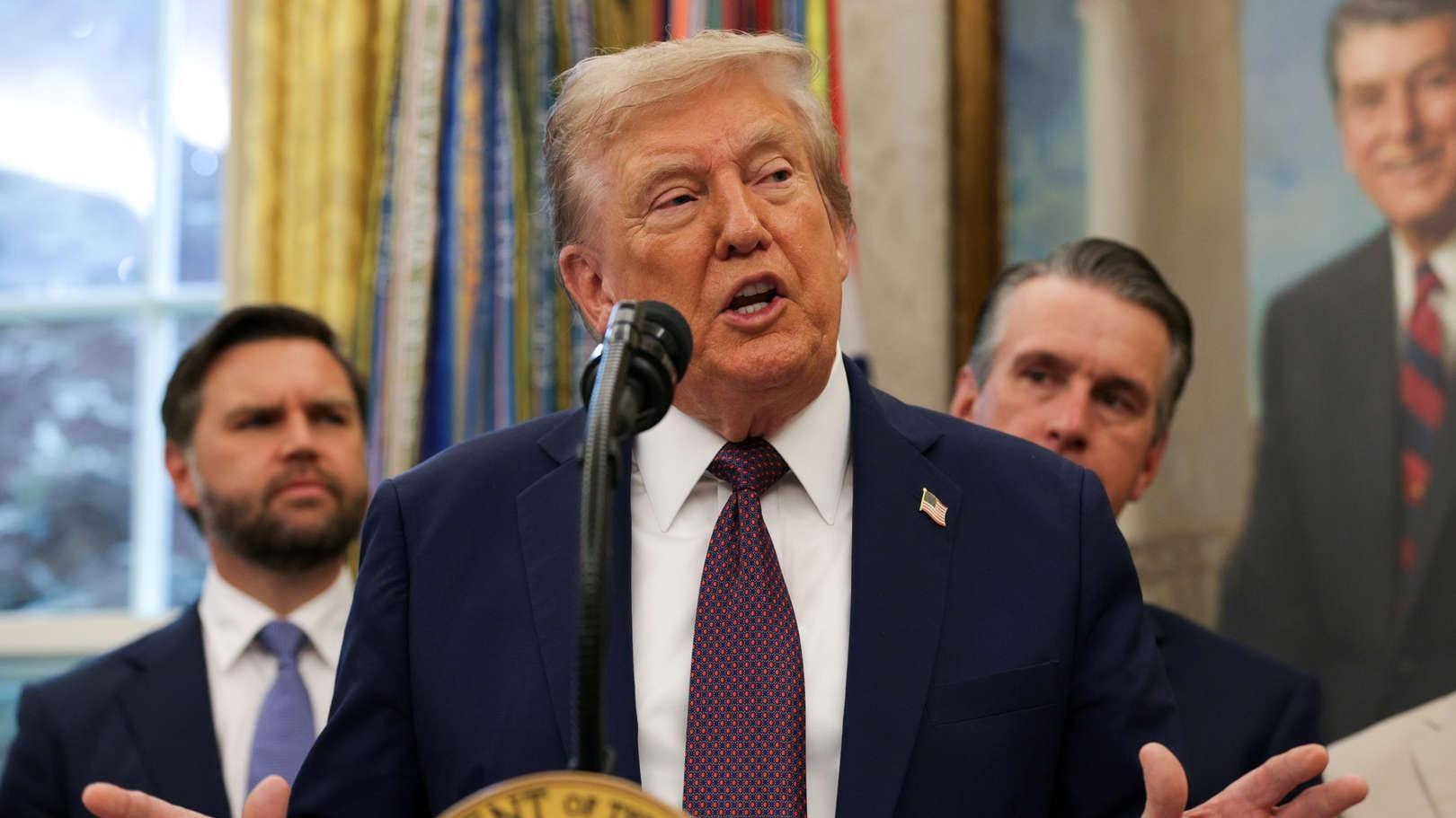 Trump warns nations that trade with Iran will face steep 25% tariffs