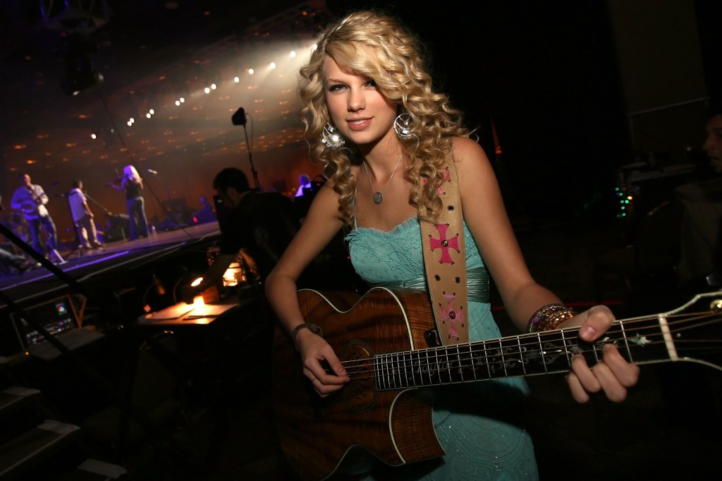 Taylor Swift Performed a 3-Hour Private Concert for Wrestler Jeff ...