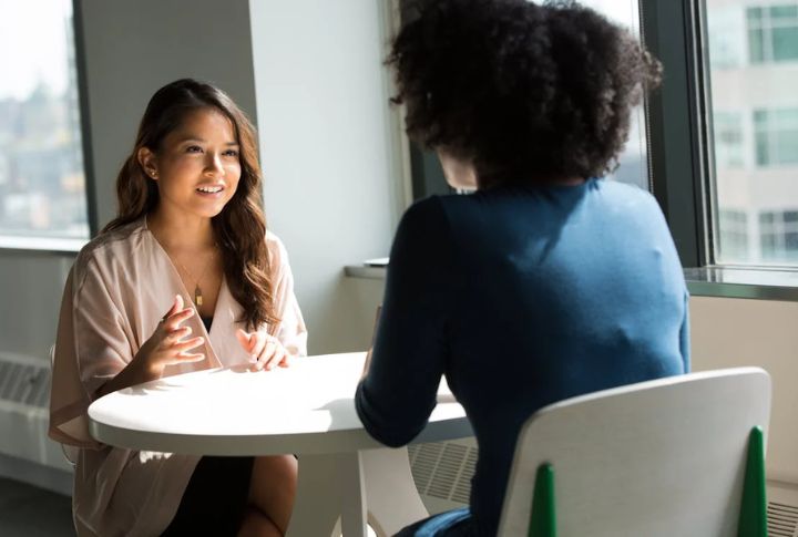 10 Friendship Warning Signs That Point To An Unhealthy Dynamic