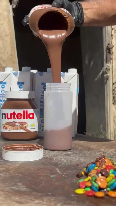 How to make Nutella milkshakes (easy recipe)