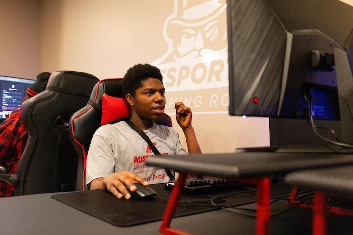 Austin Peay Esports team to debut against MTSU at E2CON