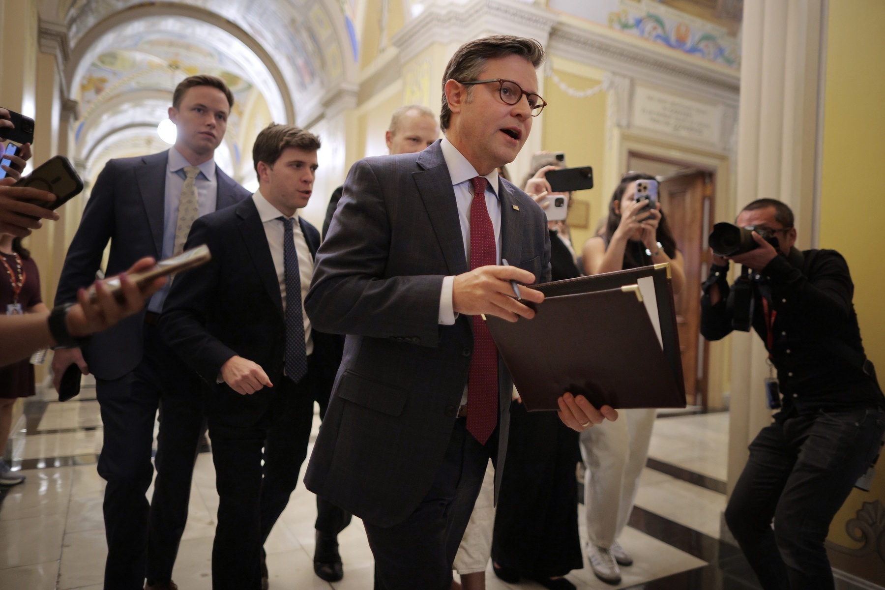 Epstein: Decenas de miles de páginas de archivos publicadas