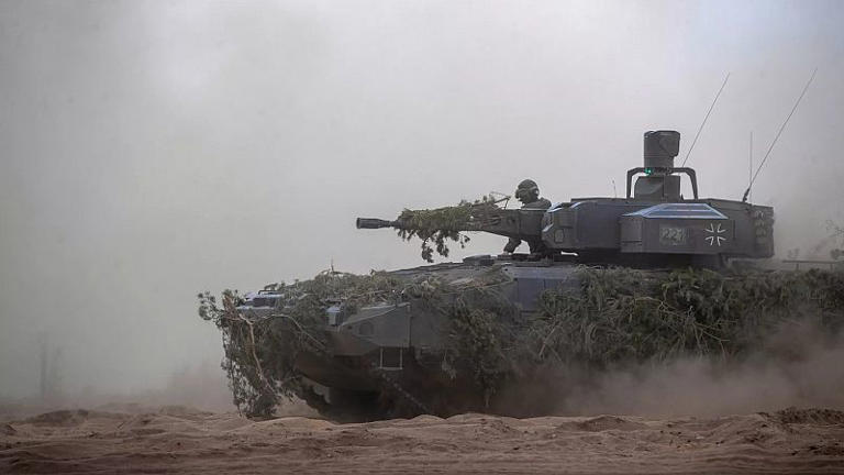 Czech Republic approves €1.4bn purchase of 44 Leopard tanks from Germany