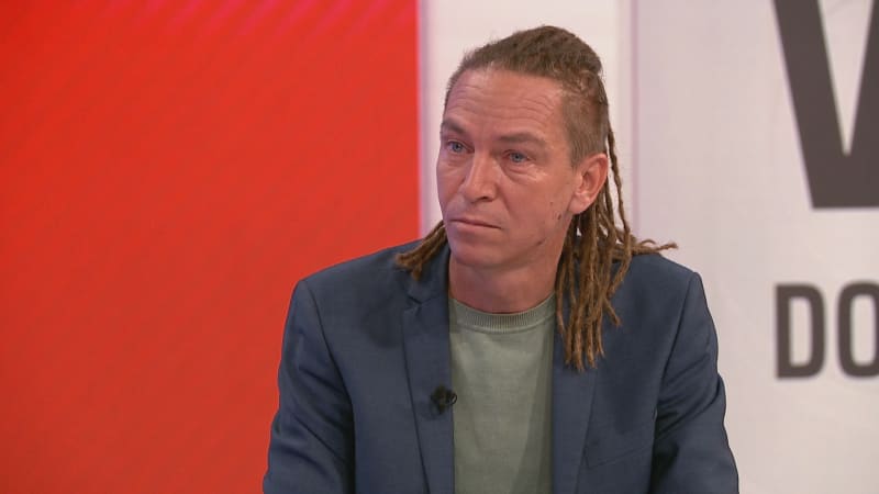 Bartoš: Ostříhám si dredy, když Piráti porazí SPD. Politikům poslal ...