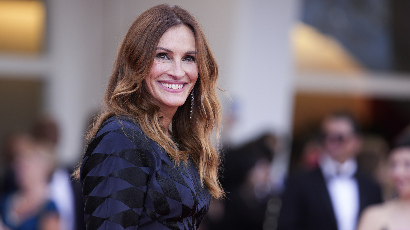 Même Julia Roberts (57 ans) ne quitte plus cette basket chic et ...