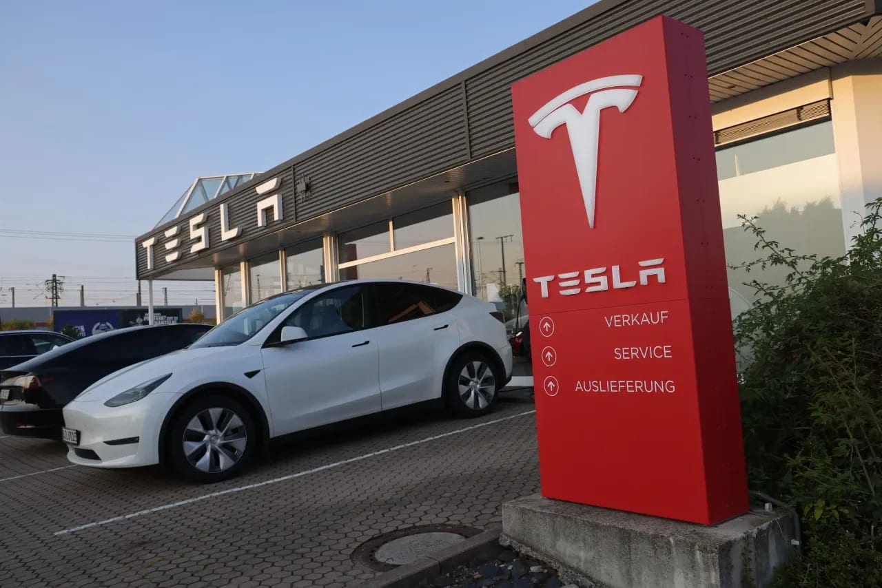 Tesla Sales Continue To Tumble In Germany As Its Struggles In Europe ...