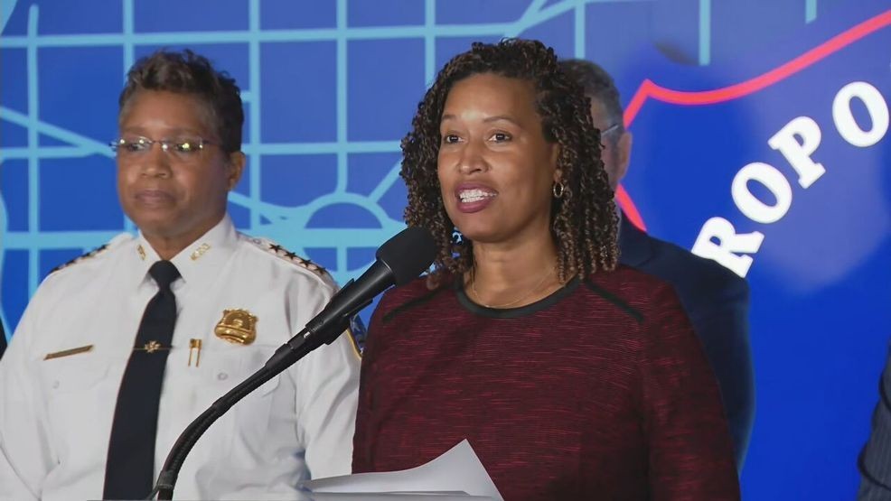DC leaders announce 13% MPD pay raise, officer hiring incentives amid ...