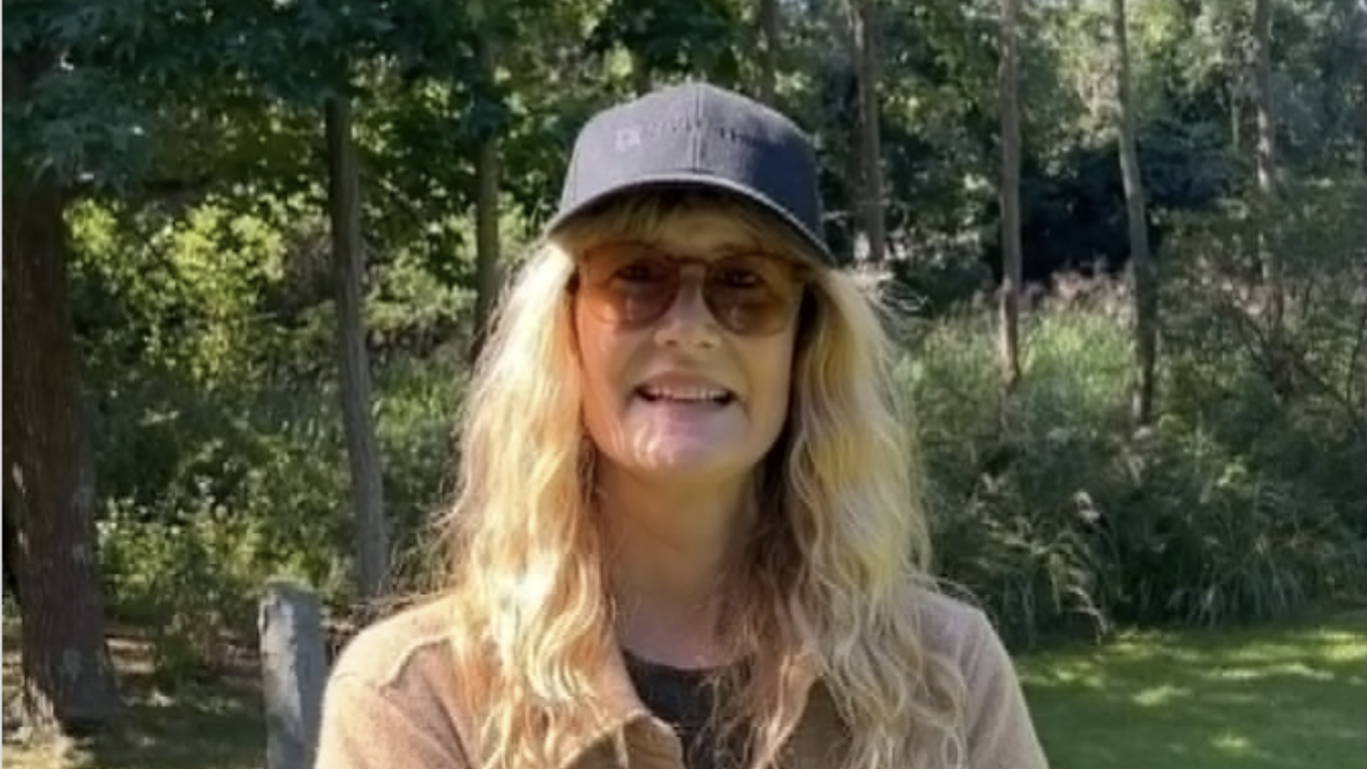 “Wat een blik!”: Laura Dern maakt op 58-jarige leeftijd een ...