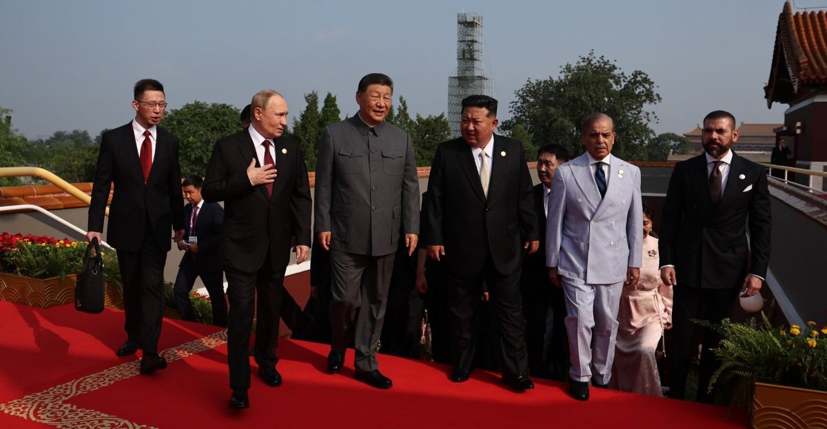 5 Body Language Signs That Show Who Really Has the Power Between Xi ...