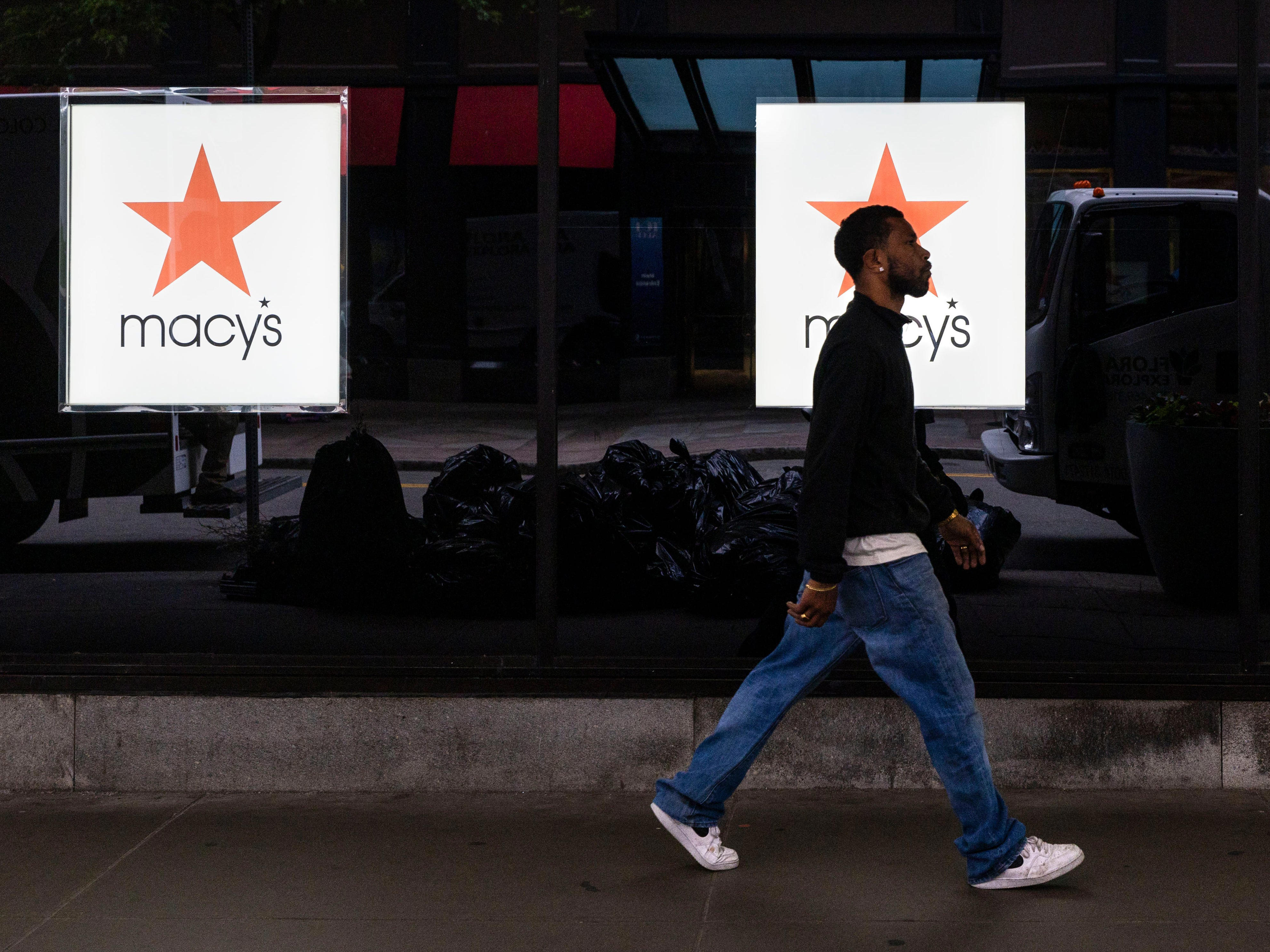 Macy's says more than half its customers have a household income of $100,000, and that's helping ...