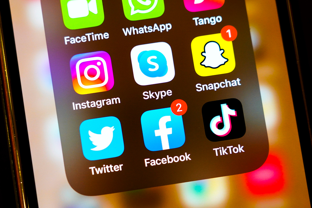 Barn pressas på pengar för nakenbilder: ”Brutalt”