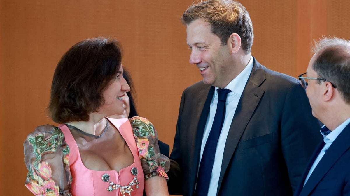 Dorothee Bär überrascht mit Dirndl im Kanzleramt