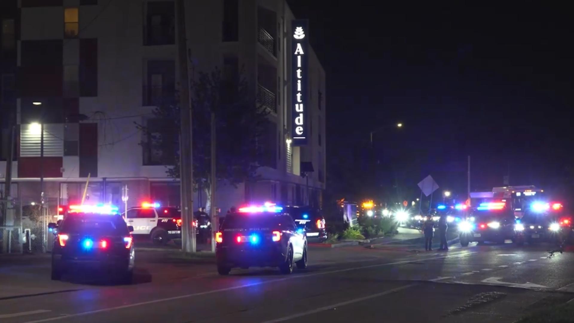 HPD lieutenant describes chaotic shooting scene at pool party