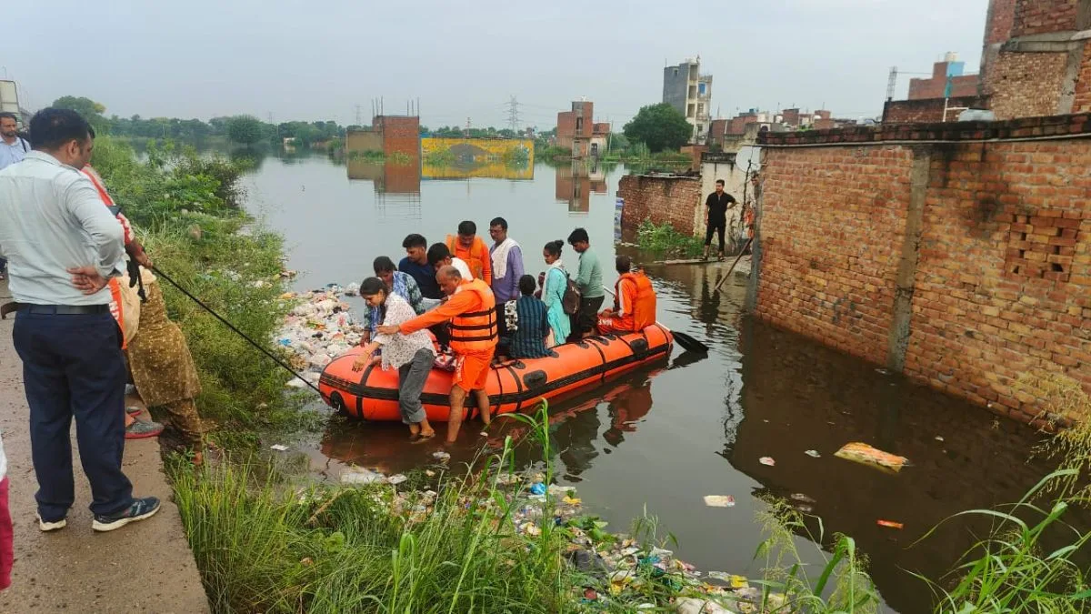 Delhi CM assures relief after Mungeshpur drain breach, coordinates with ...