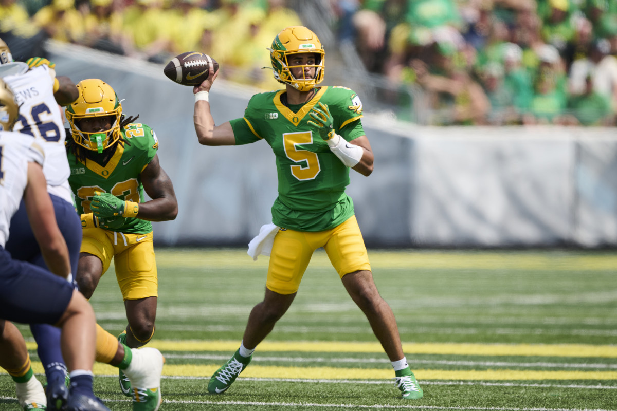 Big Ten Analyst Says Oregon's Dante Moore 'Will Be a Top-10 Pick'