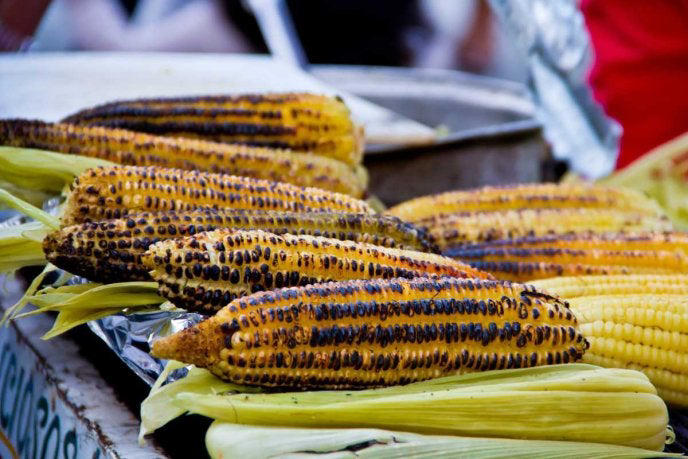 Cómo cocer los elotes para que queden suaves: al vapor, microondas y asados