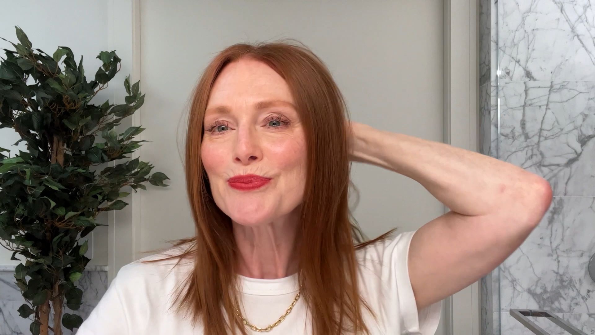 Julianne Moore’s Guide to Softening Fine Lines and Ultra-Flattering ...