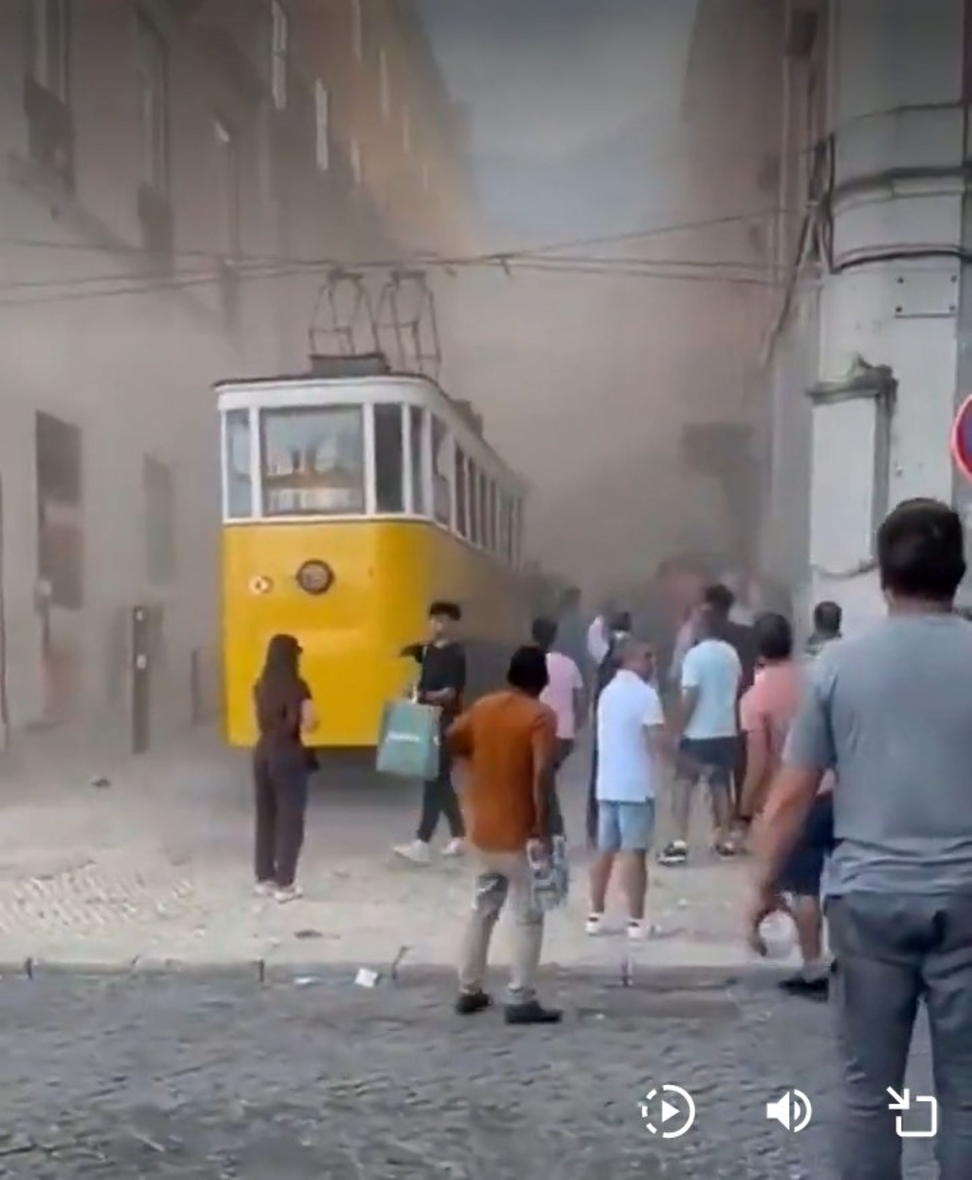 Λισαβόνα: Εκτροχιάστηκε το ιστορικό τελεφερίκ Γκλόρια, 15 νεκροί ...