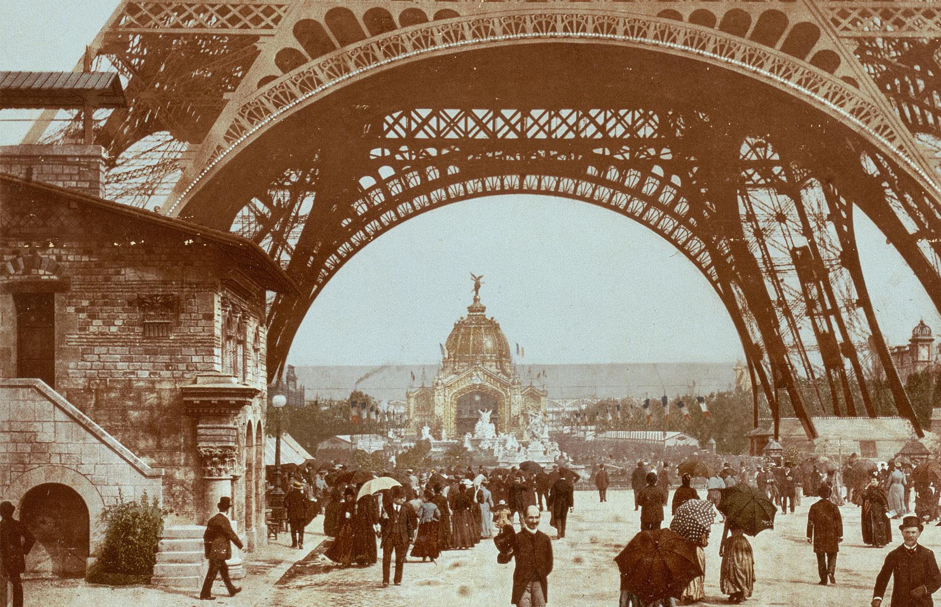Amazing old photos reveal life in Paris more than 100 years ago