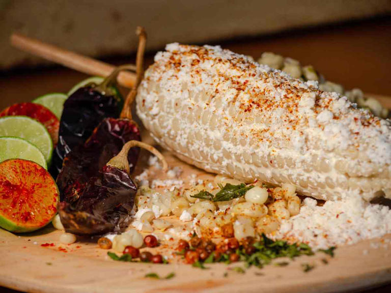 Prepara elotes cocidos igualitos a los del carrito: los más tradicionales
