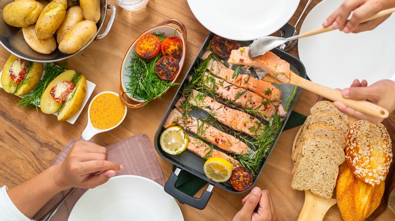 The Best Shape For A Dining Room Table If You Love To Host Large Dinner ...