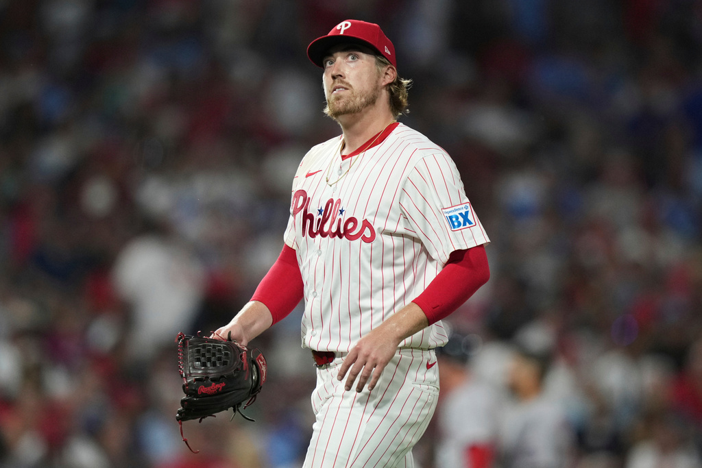 Phillies reliever Daniel Robert goes on injured list with forearm strain