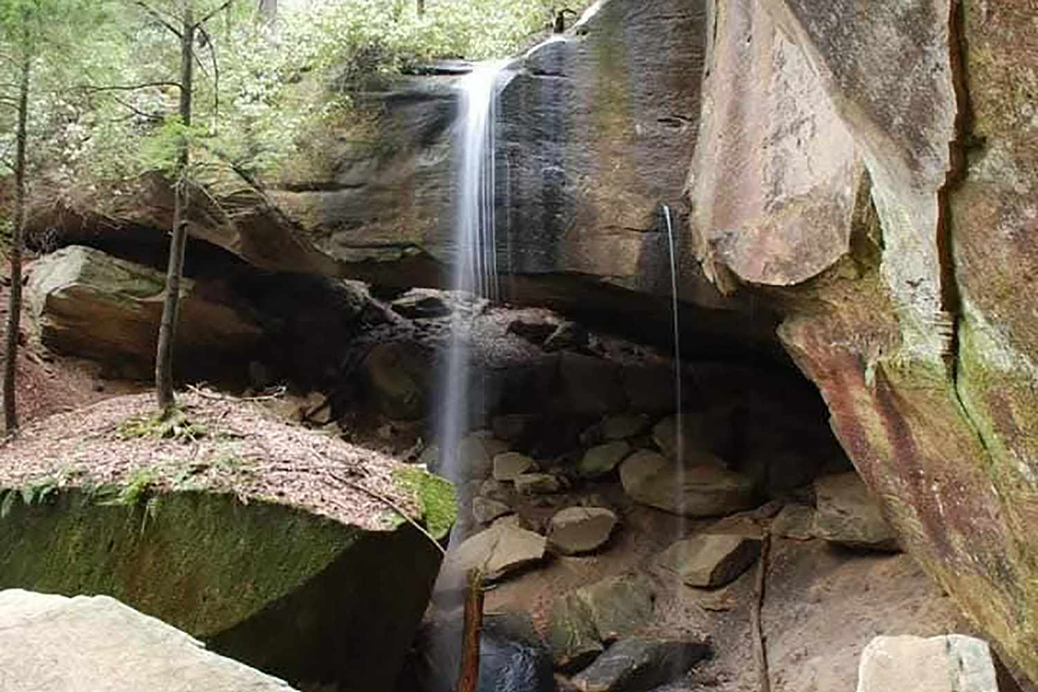 24-Year-Old Man Dies After Falling 40 Feet from Rock Formation