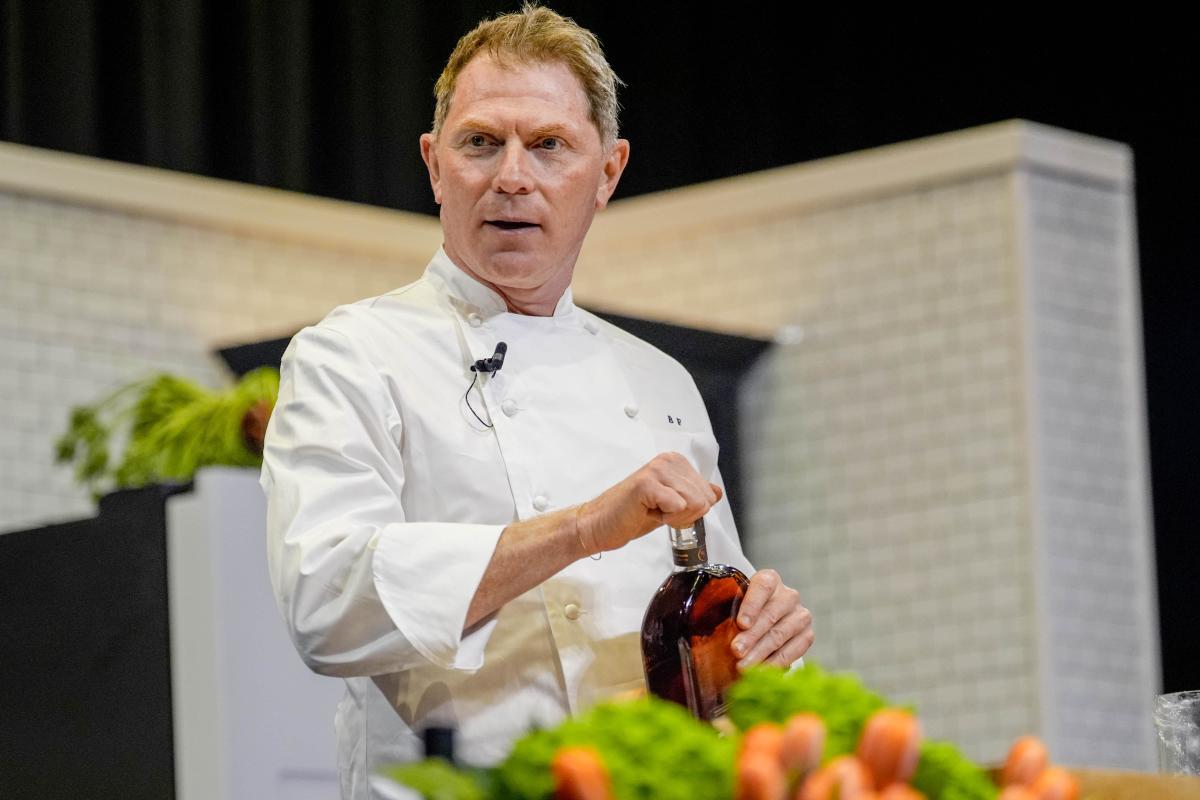 Bobby Flay’s Take on This Controversial Kitchen Habit Has Fans Freaking Out