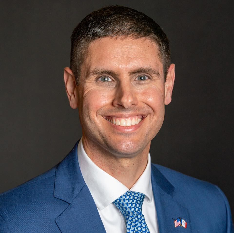 Longtime Iowa lawmaker to retire, former legislator plans comeback