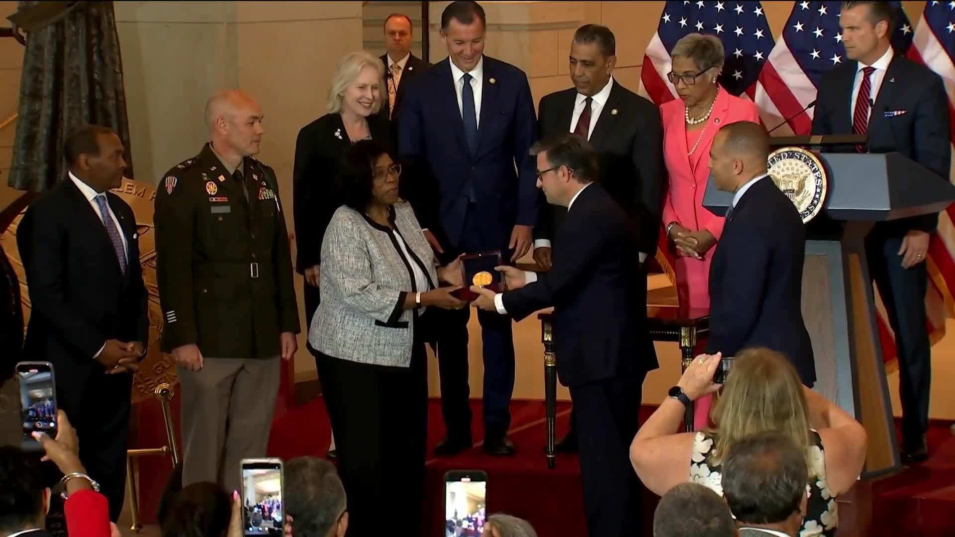 Harlem Hellfighters, Black soldiers who fought in WWI, awarded ...