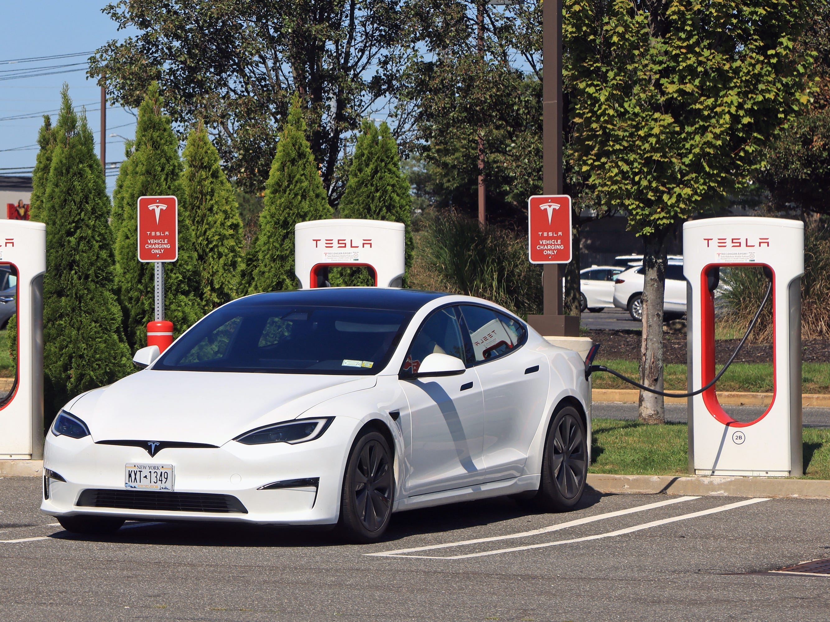 Tesla says more than 50% of Model S and X drivers pay for FSD — and the ...
